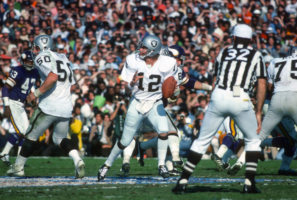The Top 10 Greatest Left Handed QBs in NFL History