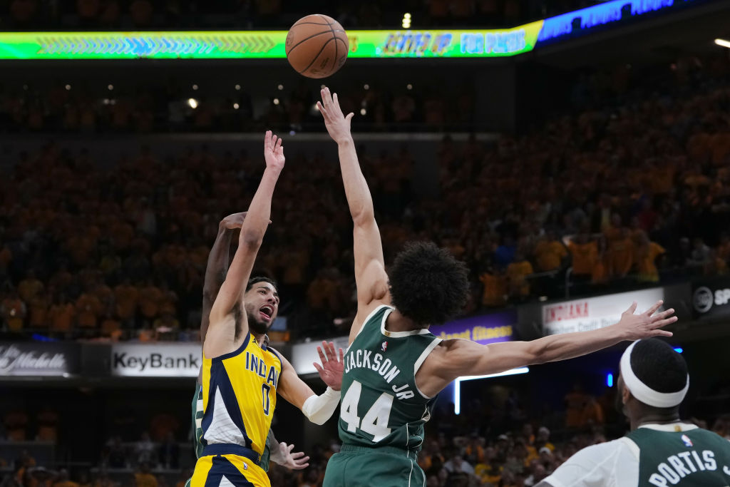 Indiana Pacers Fight Off Milwaukee Bucks in 121-118 Overtime Win